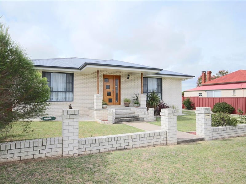 40 Railway Street, Tenterfield, NSW 2372 - realestate.com.au