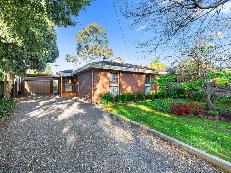 8 Foster Cres, Knoxfield, VIC 3180 - realestate.com.au