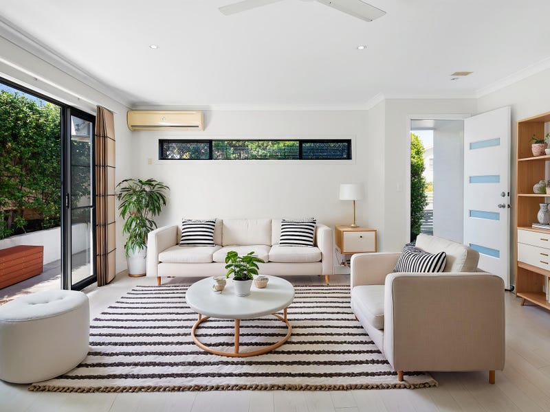 Sold Property Prices & Auction Results in Scarborough St, Southport ...