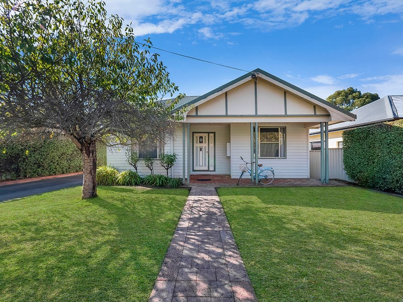 8 College Street, Hamilton, Vic 3300 - Property Details