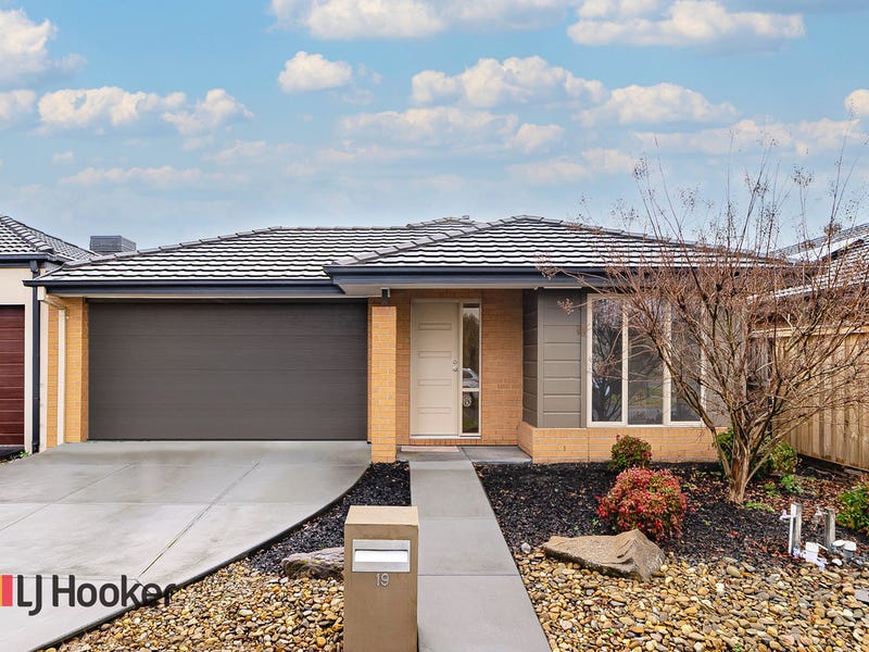 19 Highfield Drive, Mickleham, VIC 3064 - realestate.com.au