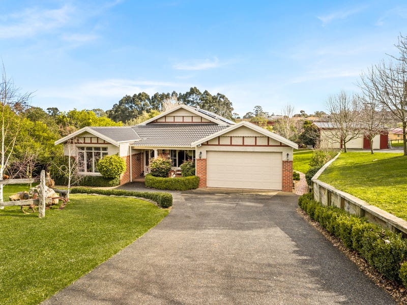 3 Hunter Close, Drouin, Vic 3818 - Property Details