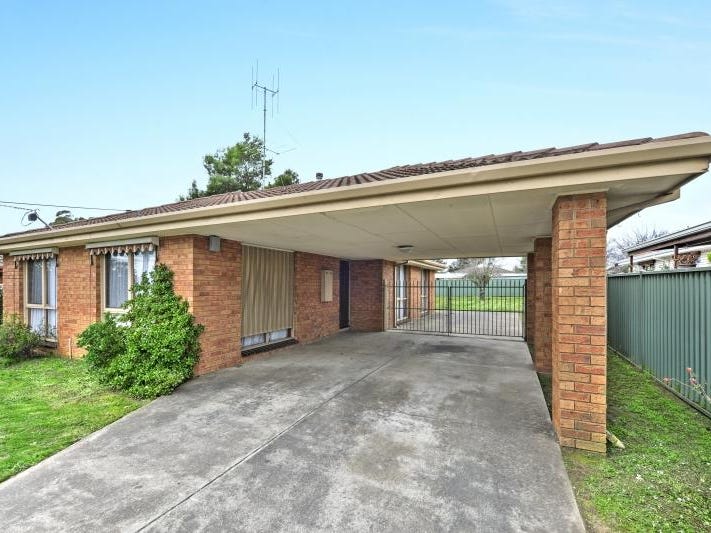 426 Gillies Street North, Wendouree, Vic 3355 - Property Details