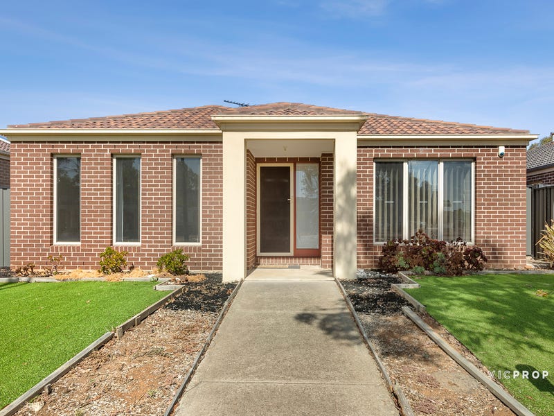 76 Innisfail Drive, Point Cook, VIC 3030 - realestate.com.au
