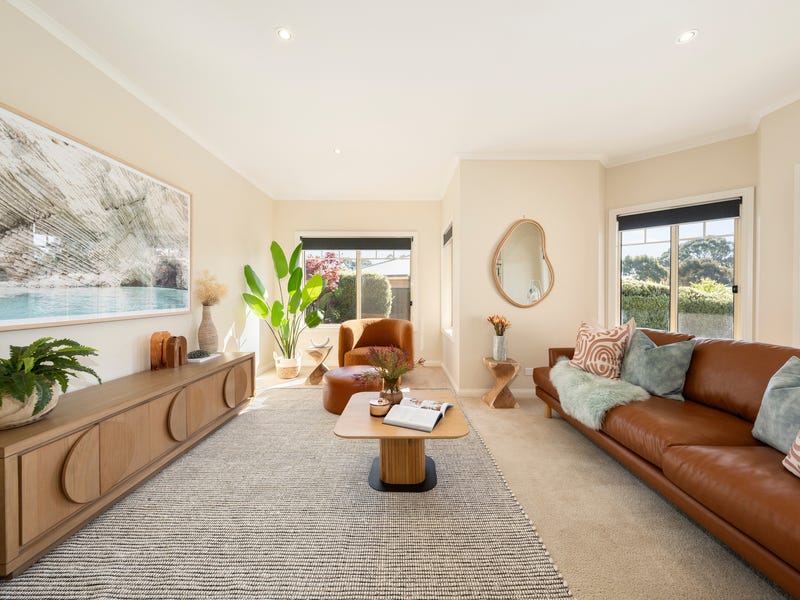 8 Cambridge Drive, Mansfield, Vic 3722 - Property Details