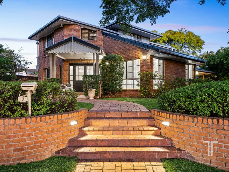7 Troon Place, Carindale, Qld 4152 - Property Details