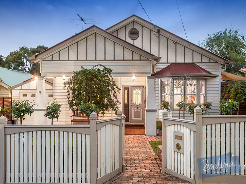 5 Woodvale Grove, Essendon, VIC 3040 - realestate.com.au