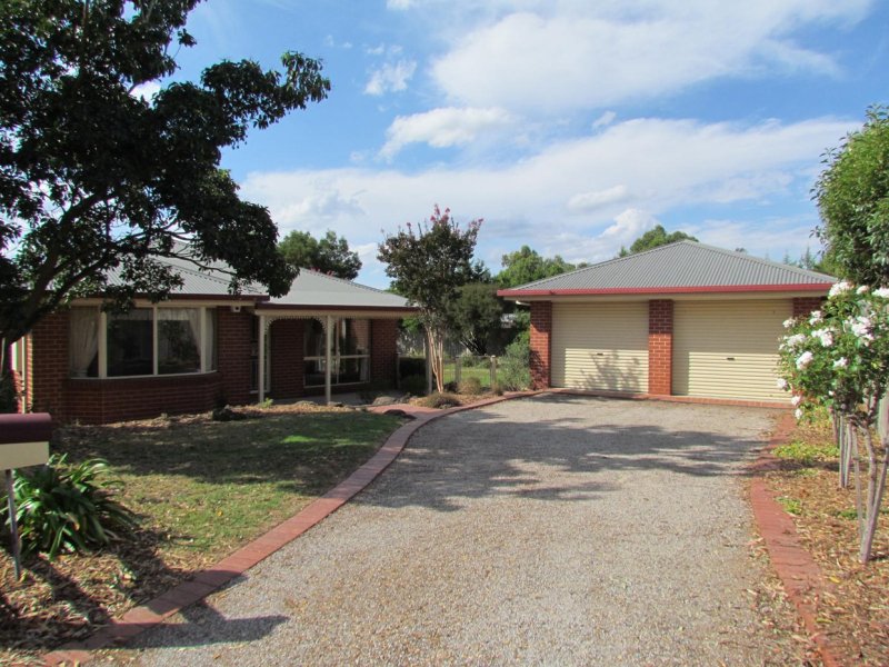 4 Yalumba Court, Berwick, VIC 3806 - realestate.com.au