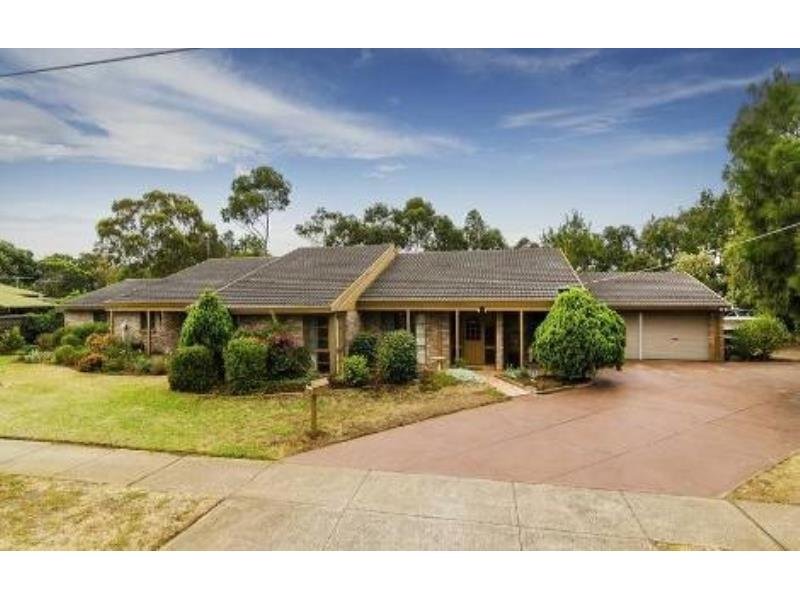 32 Manorvale Parade, Werribee, VIC 3030 - realestate.com.au