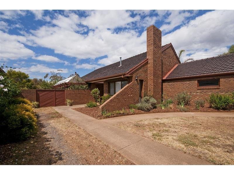 20 Manorvale Parade, Werribee, Vic 3030 - Property Details