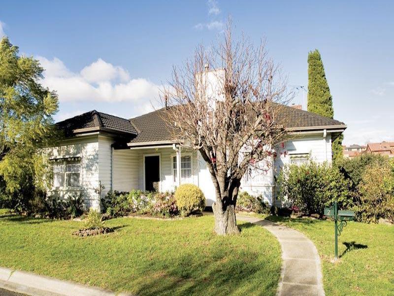 2 Woodvale Grove, Essendon, Vic 3040 - Property Details