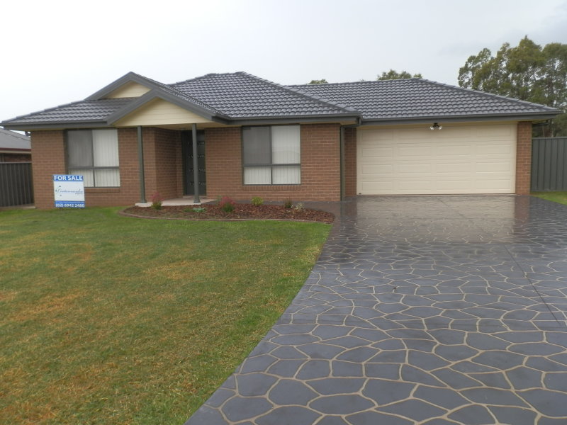 6 Mary Angove Cres, Cootamundra, NSW 2590 - realestate.com.au