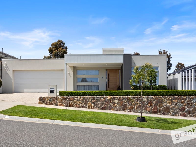 8 Earnley Way, Officer, Vic 3809 - Property Details