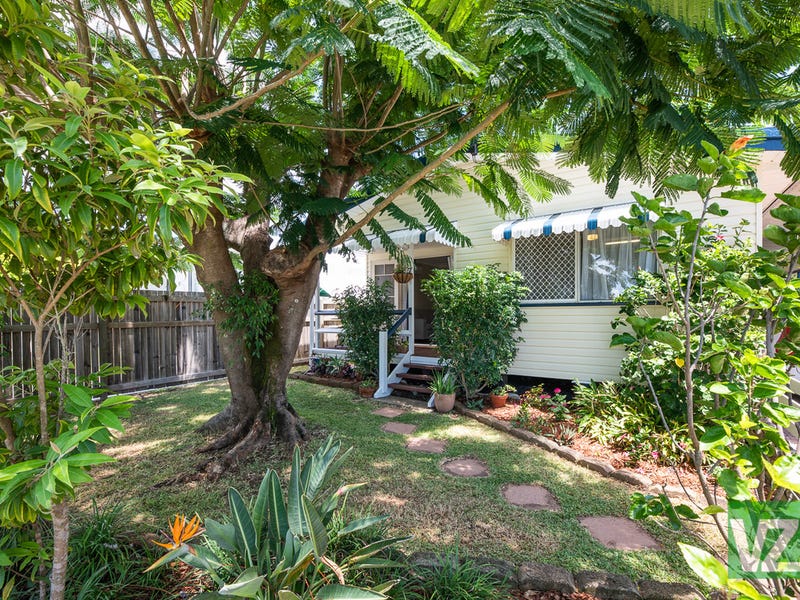 17 Plume Street, Redcliffe, Qld 4020 - Property Details