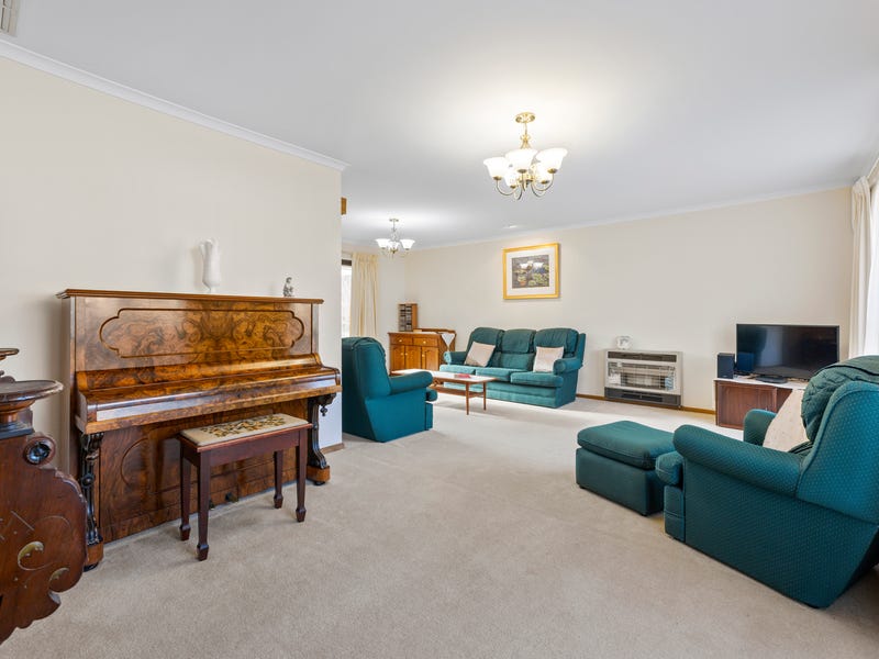 11 Debenham Court, Greenwith, SA 5125 - Property Details