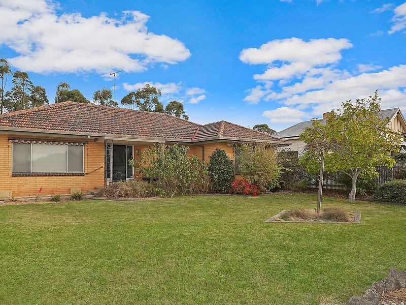 8 Irrewillipe Road, Elliminyt, Vic 3250 - Property Details