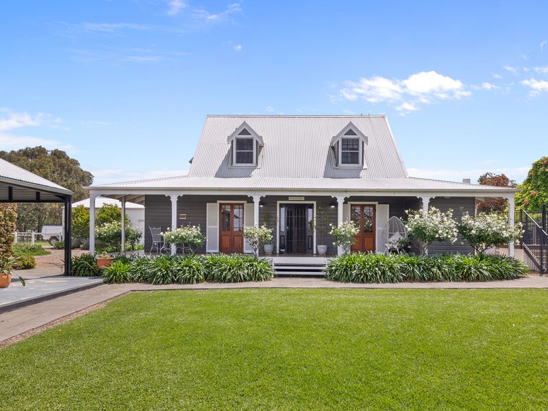 2 Tangaratta Street, Duri, NSW 2344 - Property Details