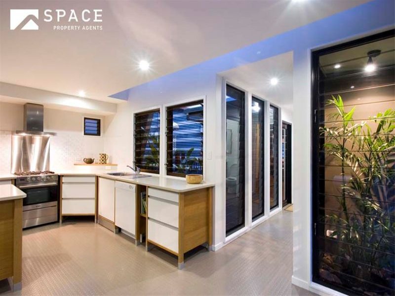 16 Patrick Street, Milton, Qld 4064 - Property Details