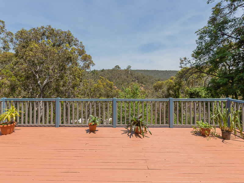 8 Thompson Road, Roleystone, WA 6111 - Property Details