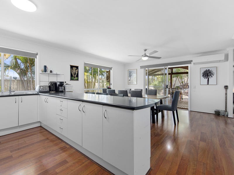 4 Western Way, Oxenford, Qld 4210 - Property Details