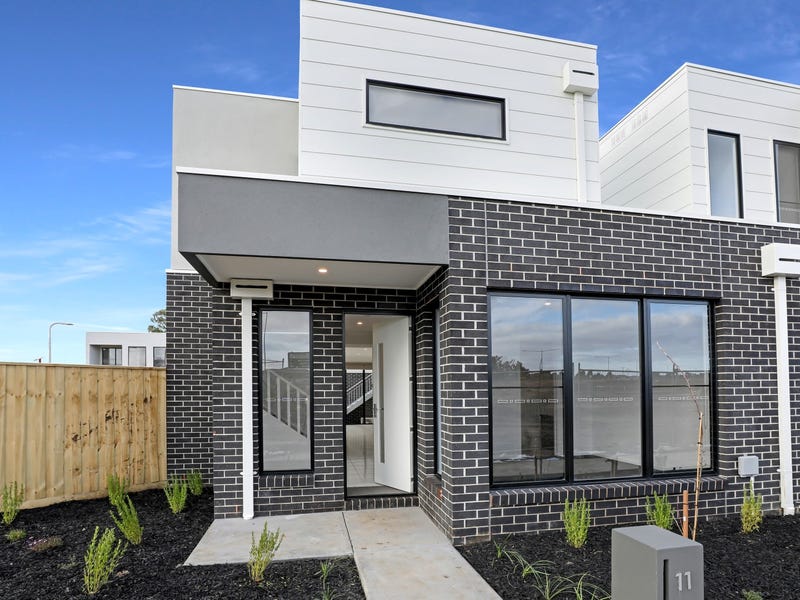 11 McComb Lane, Cranbourne, Vic 3977 - Property Details