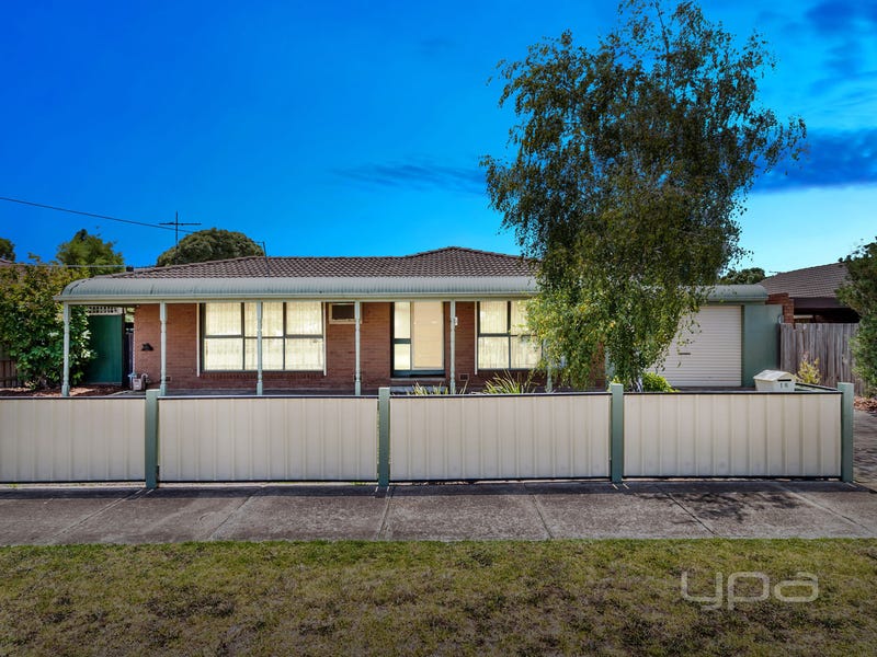 16 Mitchell Road, Melton South, VIC 3338 - realestate.com.au