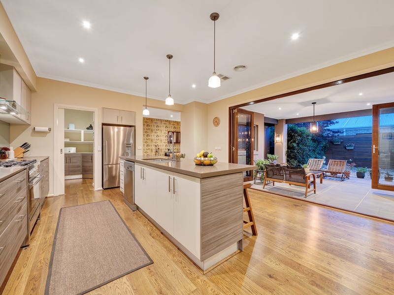 11 Alamanda Boulevard, Point Cook, VIC 3030 - realestate.com.au