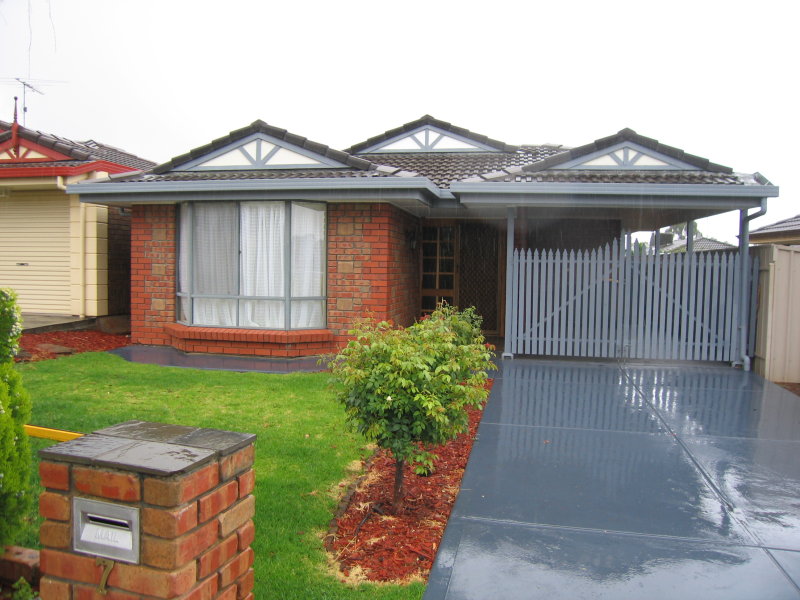 7 Taunton Cres, Craigmore, SA 5114 - realestate.com.au
