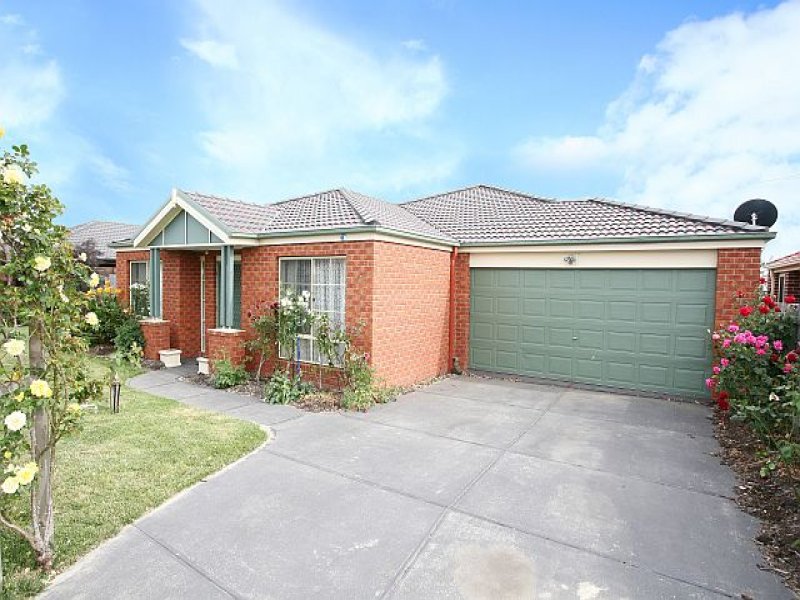 15 Sharyn Street, Cranbourne West, VIC 3977 - realestate.com.au