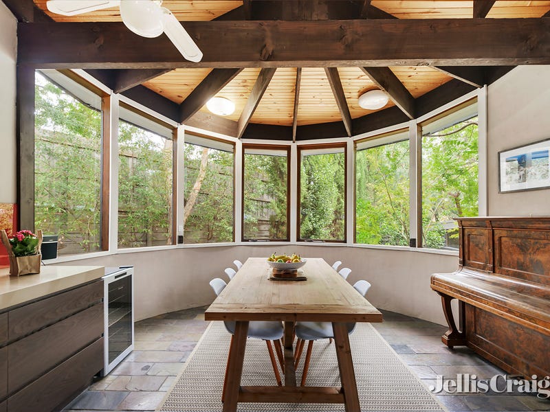 39 Landau Drive, Warranwood, Vic 3134 - Property Details