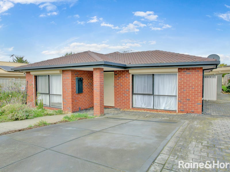 9 Themeda Court, Meadow Heights, VIC 3048 - realestate.com.au