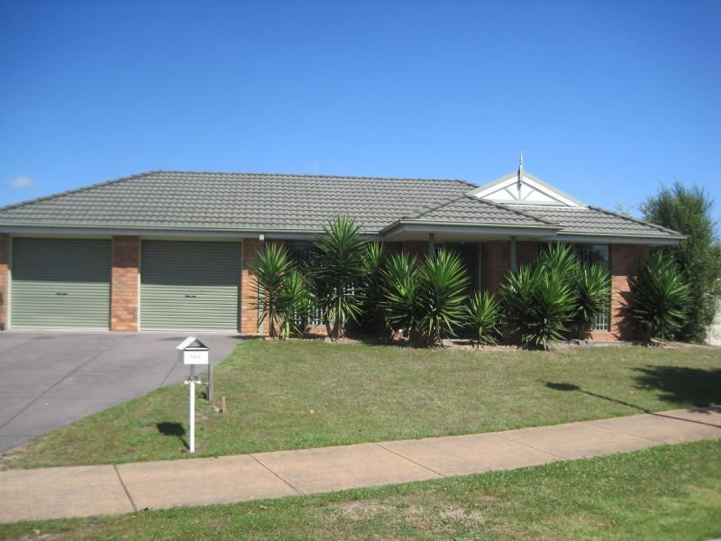 2 Buchan Green, Pakenham, Vic 3810 - Property Details