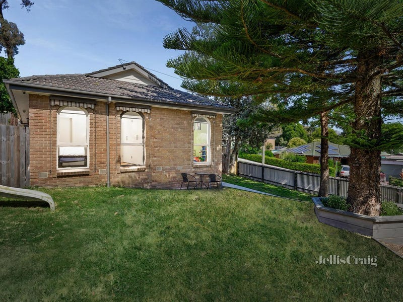 32 Meadowlark Lane, Mooroolbark, Vic 3138 - Property Details