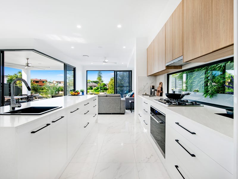 7 Nootka Court, Broadbeach Waters, QLD 4218 - realestate.com.au