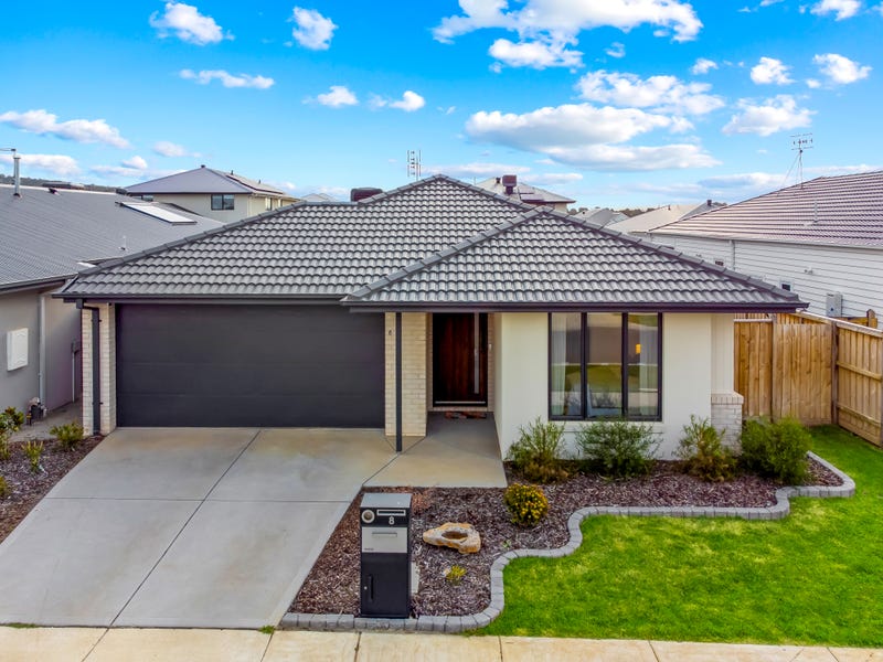 8 Dunkerrin Avenue, Gisborne, VIC 3437 - realestate.com.au