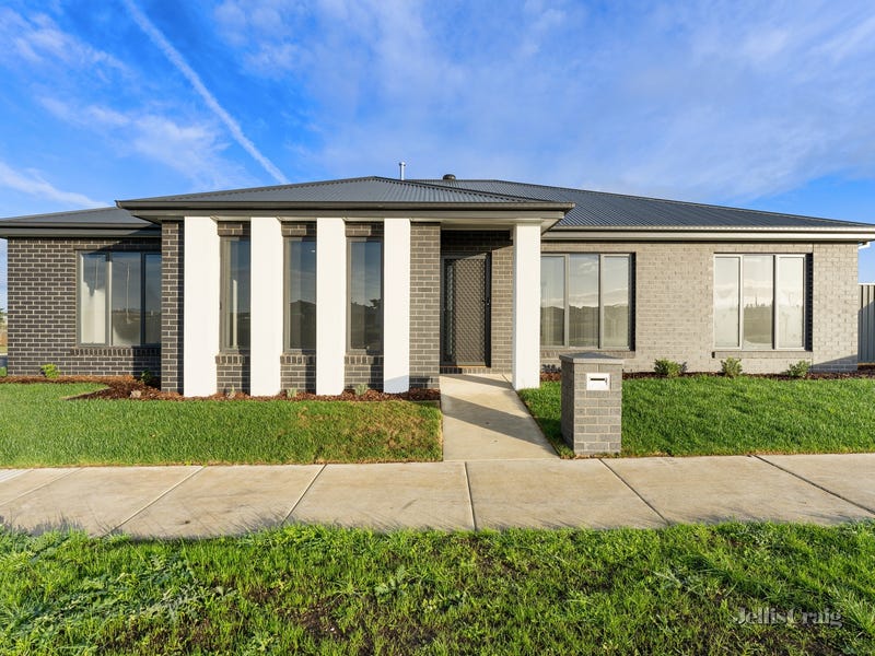 12 Mcleod Cres, Lucas, VIC 3350 - realestate.com.au