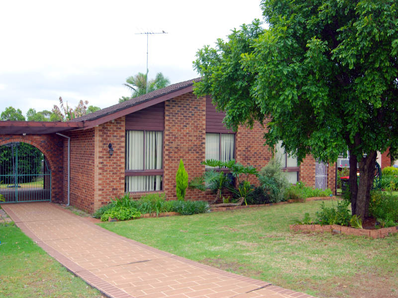 4 Hart Place, St Clair, NSW 2759 - realestate.com.au