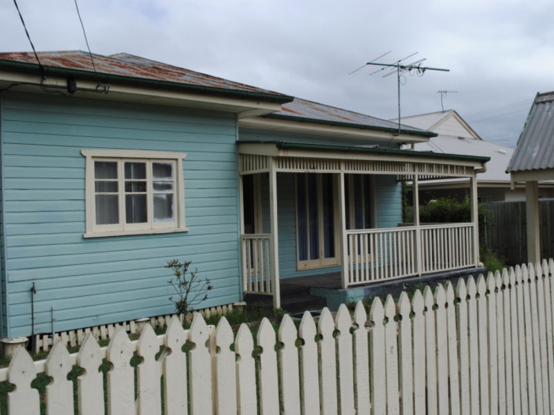 1 Thompson Street, Silkstone, Qld 4304 - Property Details