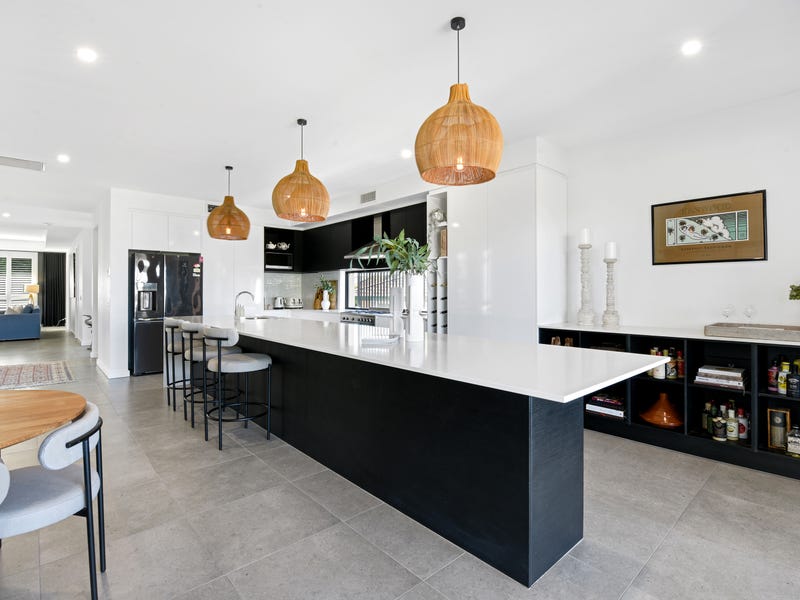 88 Dolphin Avenue, Mermaid Beach, Qld 4218 - Property Details