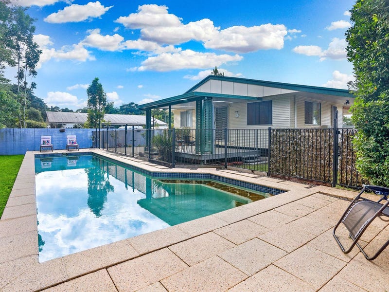 11 Moignard Street, Manoora, Qld 4870 - Property Details