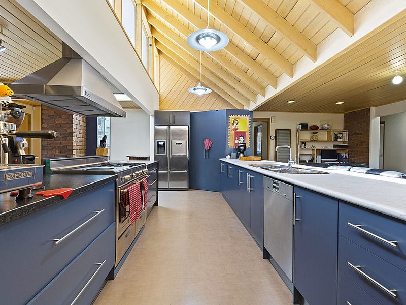 8 Robbie Court, Leopold, Vic 3224 - Property Details