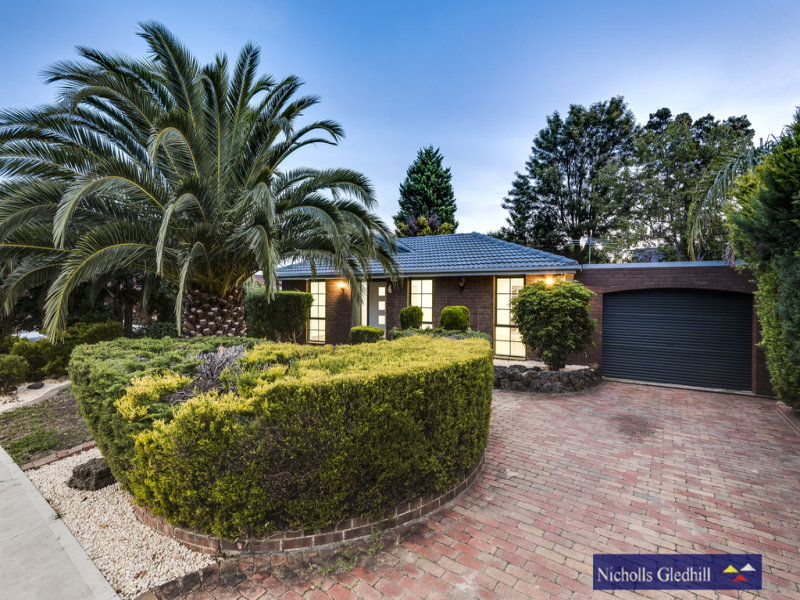 4 Primrose Hill Close, Endeavour Hills, VIC 3802 - realestate.com.au