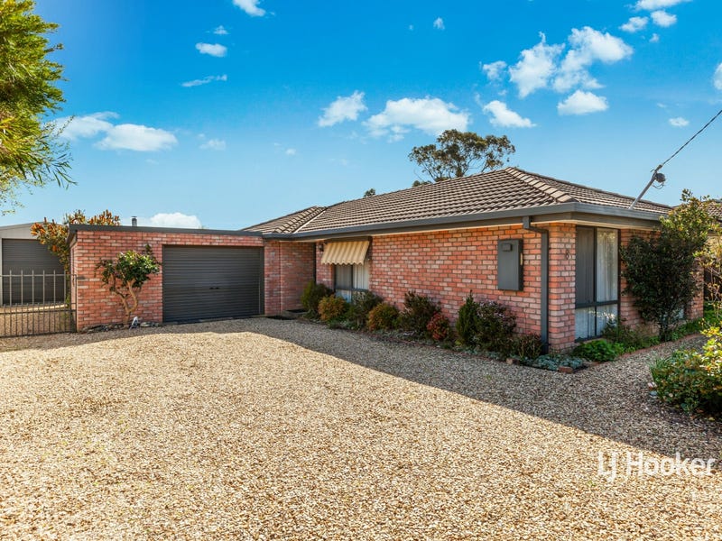 8 Dean Drive, Broadford, Vic 3658 - Property Details