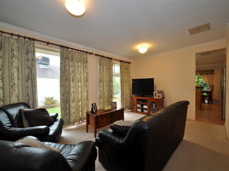 4 Lowell Court, Woodcroft, SA 5162 - Property Details