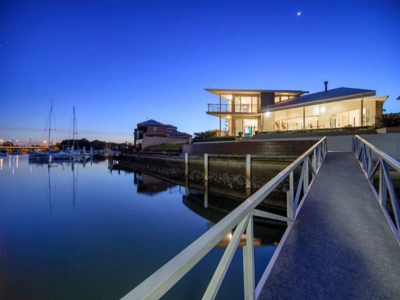 8 Mooloolah Island, Minyama, Qld 4575 - Property Details