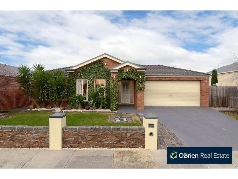 4 Bundoran Avenue, Cranbourne, Vic 3977