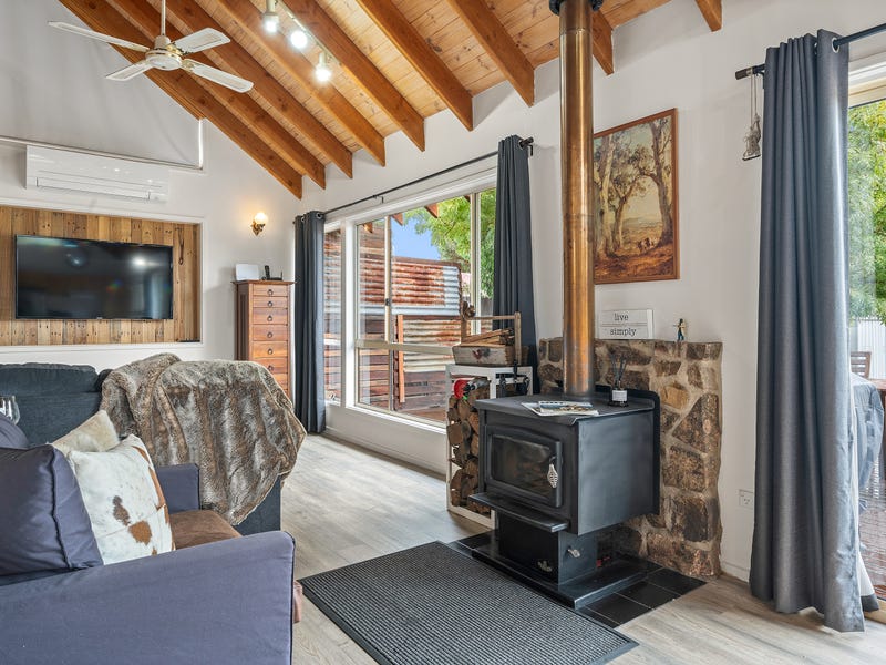 17 Cosgrove Street, Adaminaby, NSW 2629 - Property Details