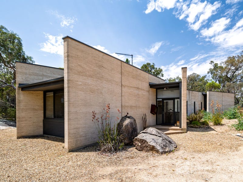 227 Alma Road, Beechworth, Vic 3747 - Property Details