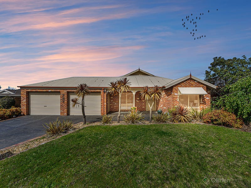10 Hampton Court, Beaconsfield, Vic 3807 - Property Details