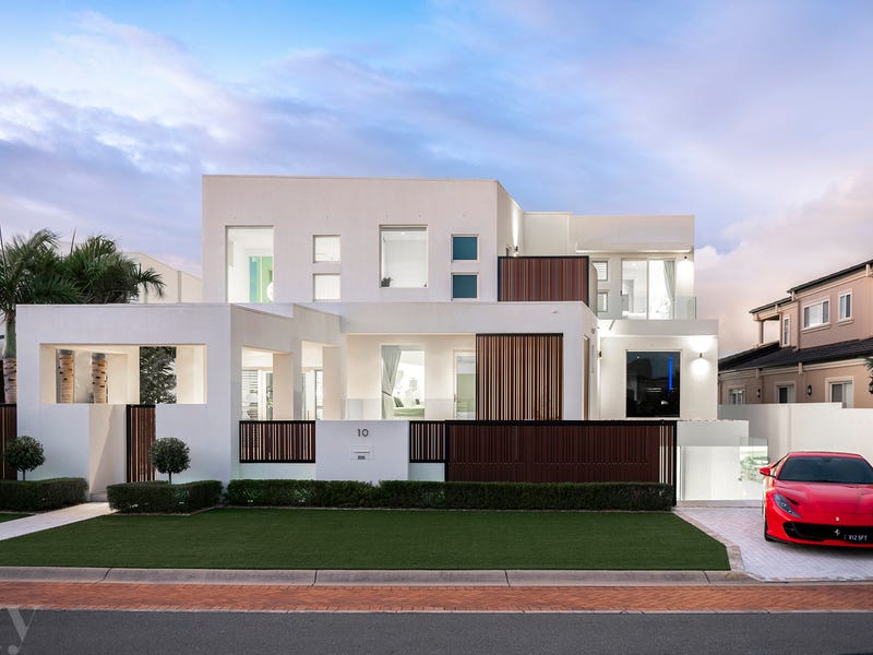 10 King Charles Drive, Paradise Point, QLD 4216 - realestate.com.au